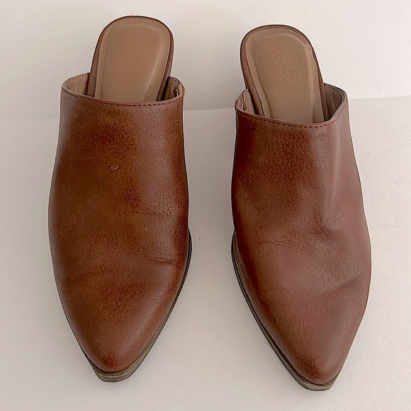 Universal Thread | Shoes | Universal Threads Goods Co Womens Slip Ons ...